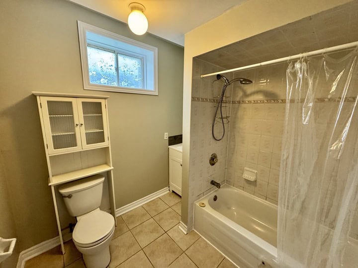 Spacious 2 Bedroom, 1 Bathroom Lower Unit in West Barrie - Renaissance ...